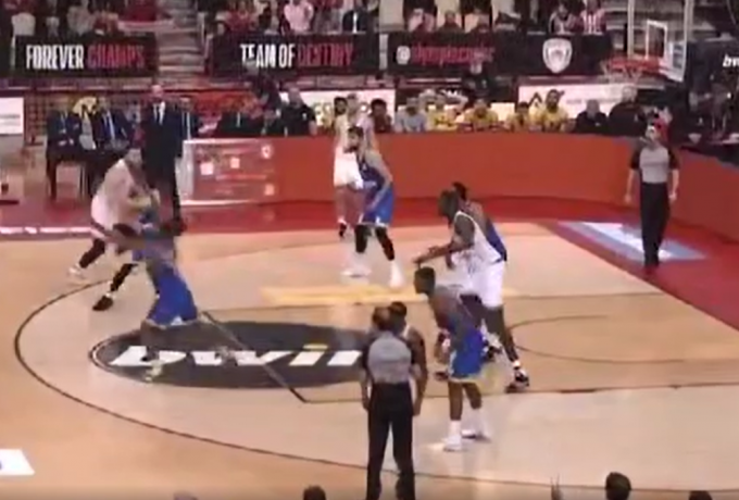 Ο Κάνααν παράτησε τη φάση και «μπήκε» στο πρόσωπο του διαιτητή Συμεωνίδη! (vid) | SDNA